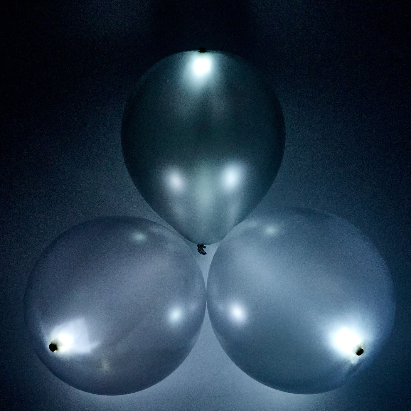 Buy Illoom Silver Light-Up LED Balloons - Pack Of 5 for GBP 3.49 | Card ...
